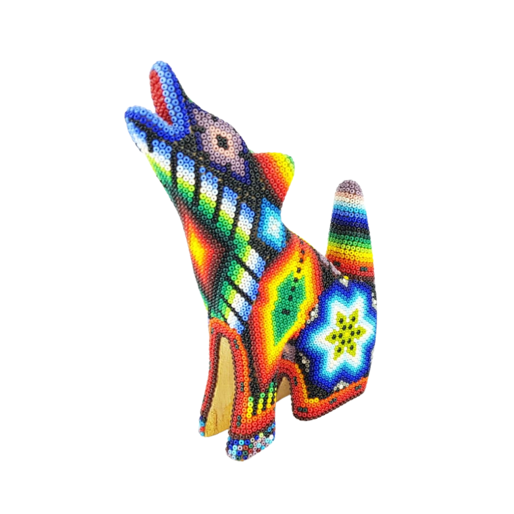 Lobo aullando decorado con motivos wixárika – Artesanías Flor de Piña